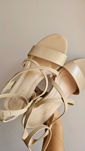 BRAND NEW SAFFANS LADIES HEELS - MO.lk - MO.lk